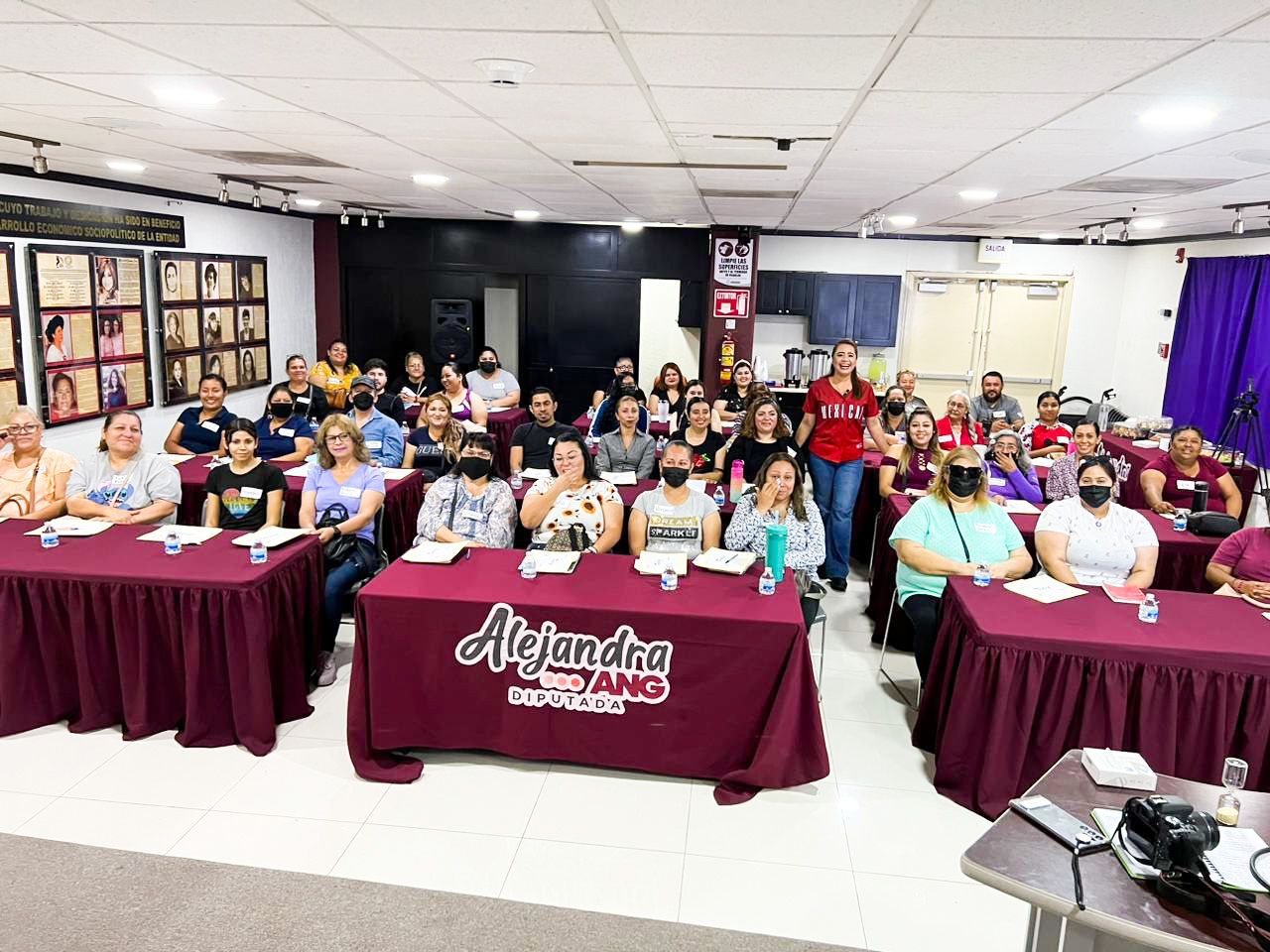 Impulsa Alejandra Ang taller de educación financiera - The Baja Post